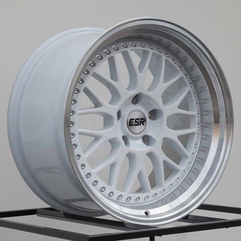 18 Inch ESR SR01 White Deep Dish Wheels 18x10.5 5x114.3 +15 Rims Set 4 ...